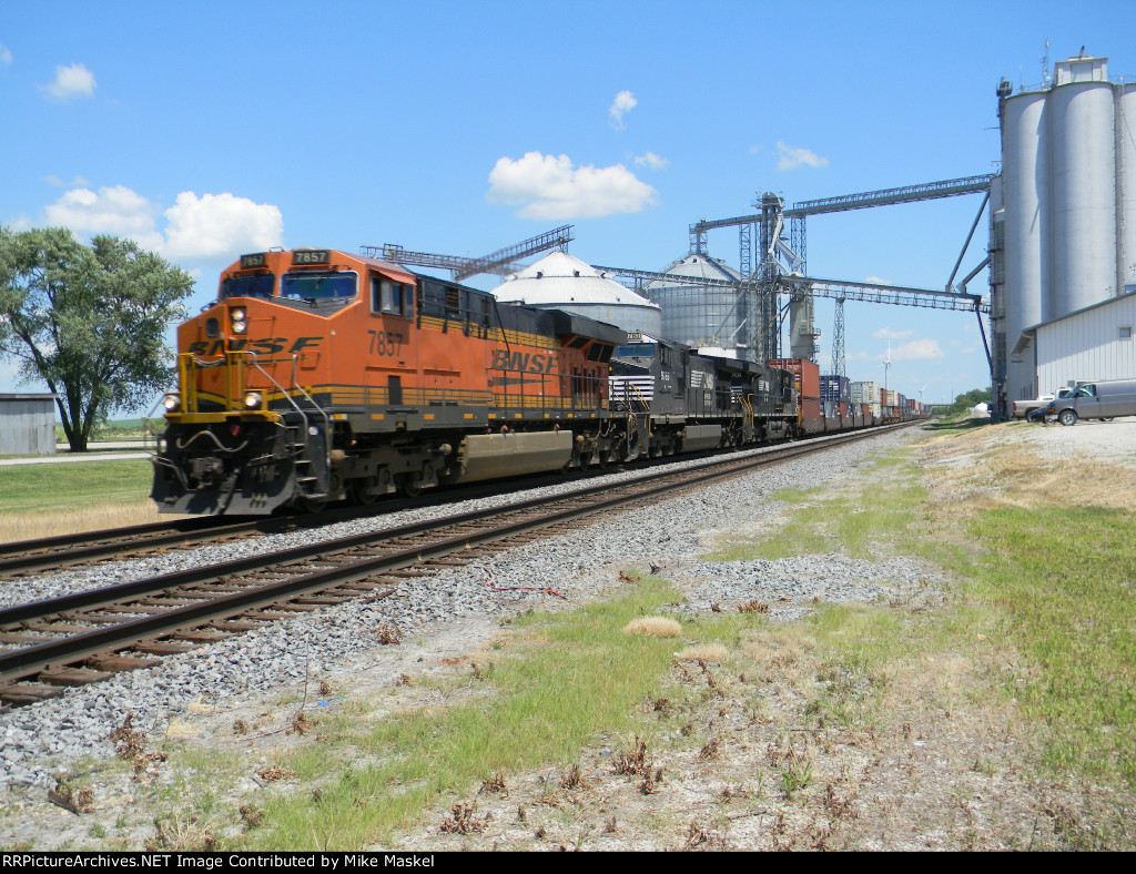 BNSF 7857